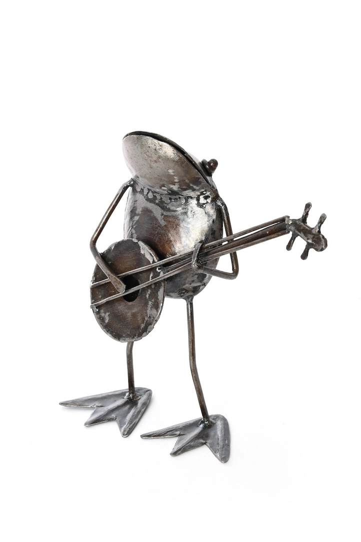 Metal Banjo Playing Frog Sculpture – Weeds