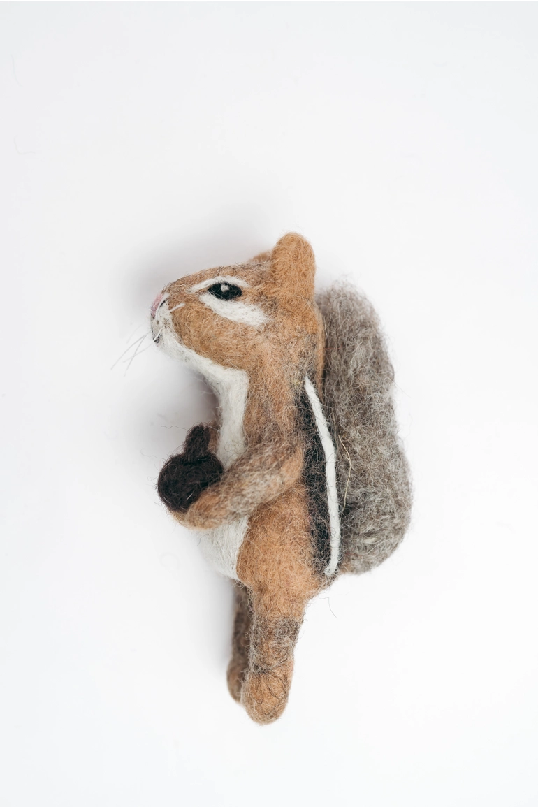 Chipmunk Finger Puppet – Weeds